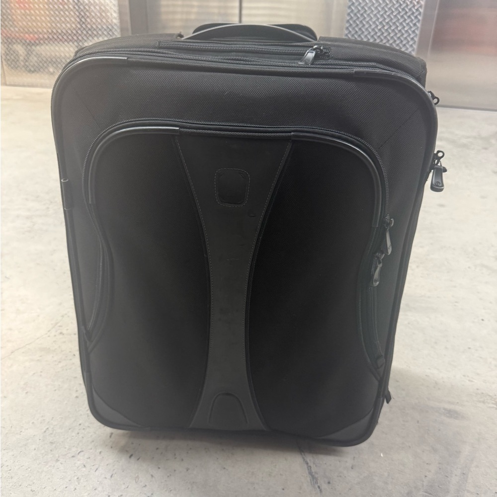 Tumi T Tech Black Expandable Rolling Suitcase - Gem